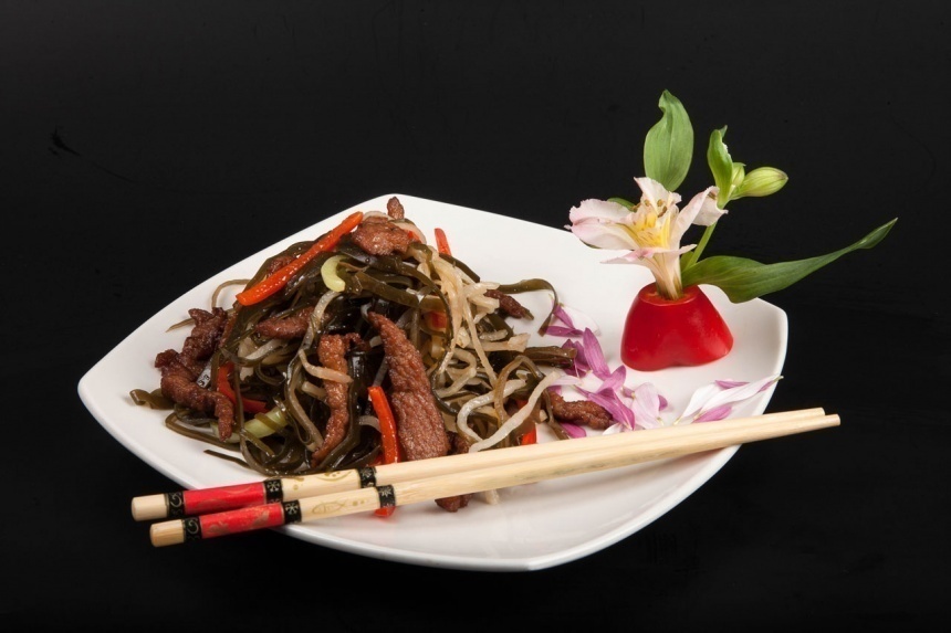 Meniu chinezesc complet 1 persoana: Pui/Porc/Vita + Noodles (pui, vita ...